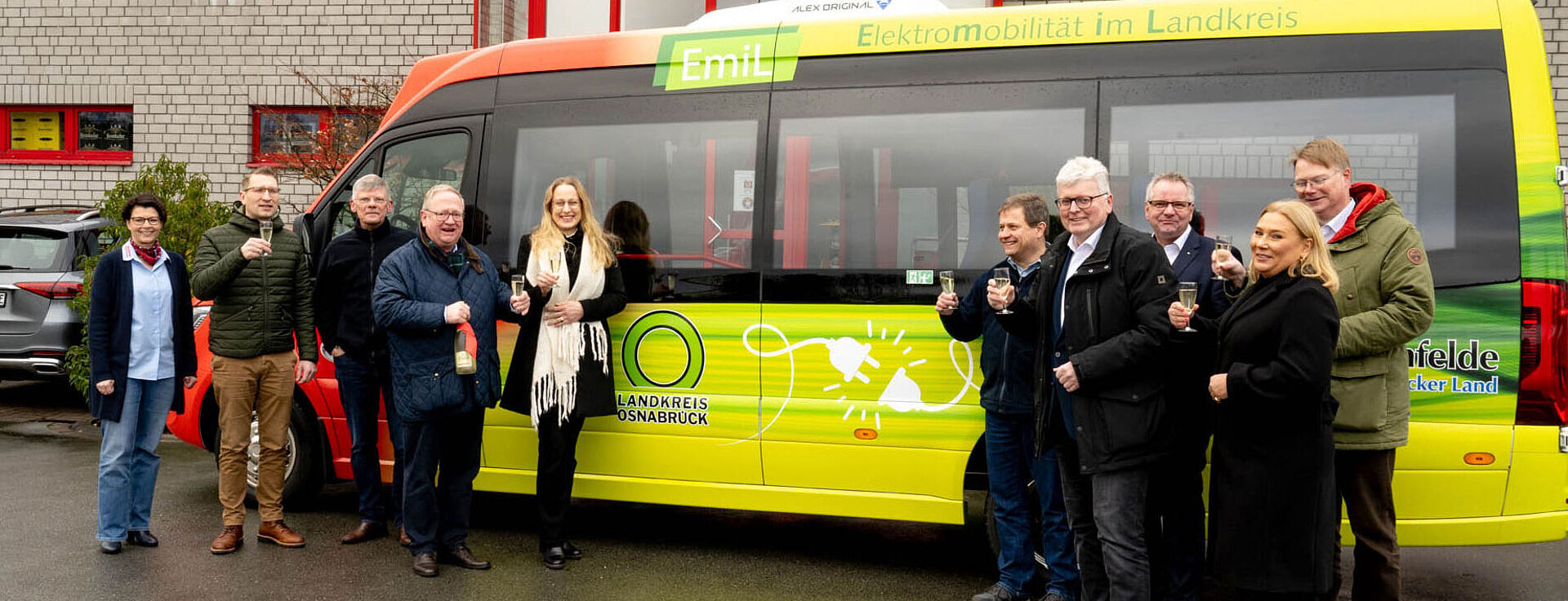 Fahrzeugtaufe für ersten E-Bus im Südkreis